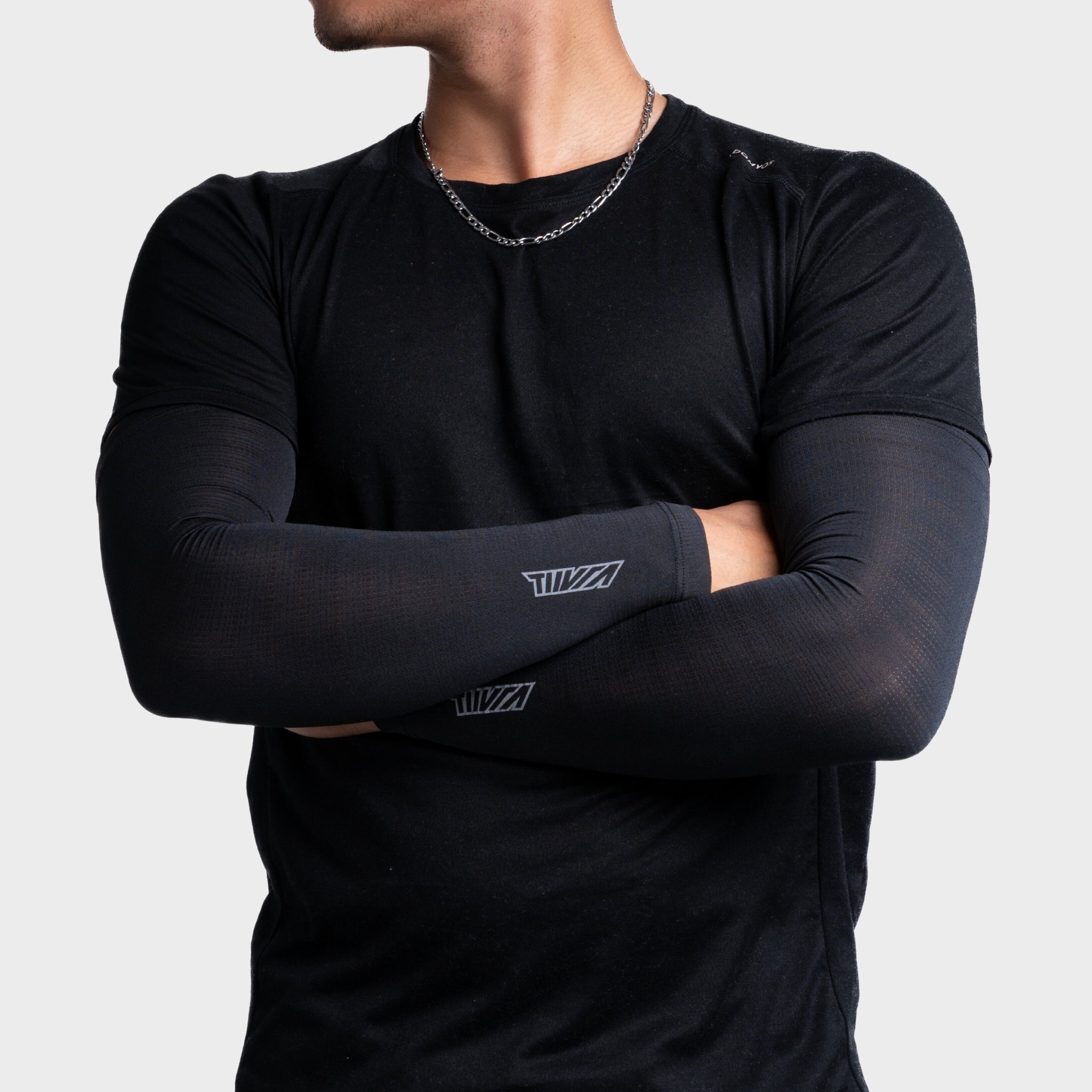 Basics Arm Sleeves - Nero | Sun Protected and Quick-dry Sleeves by Tiivra